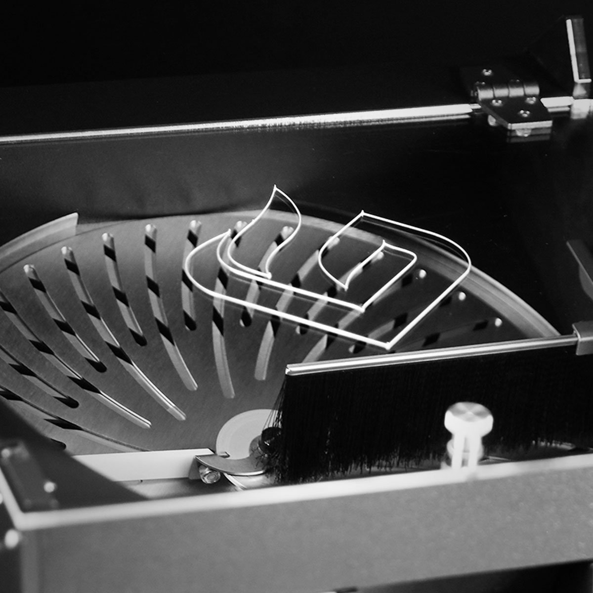 THE BEST TABLETOP TRIMMER